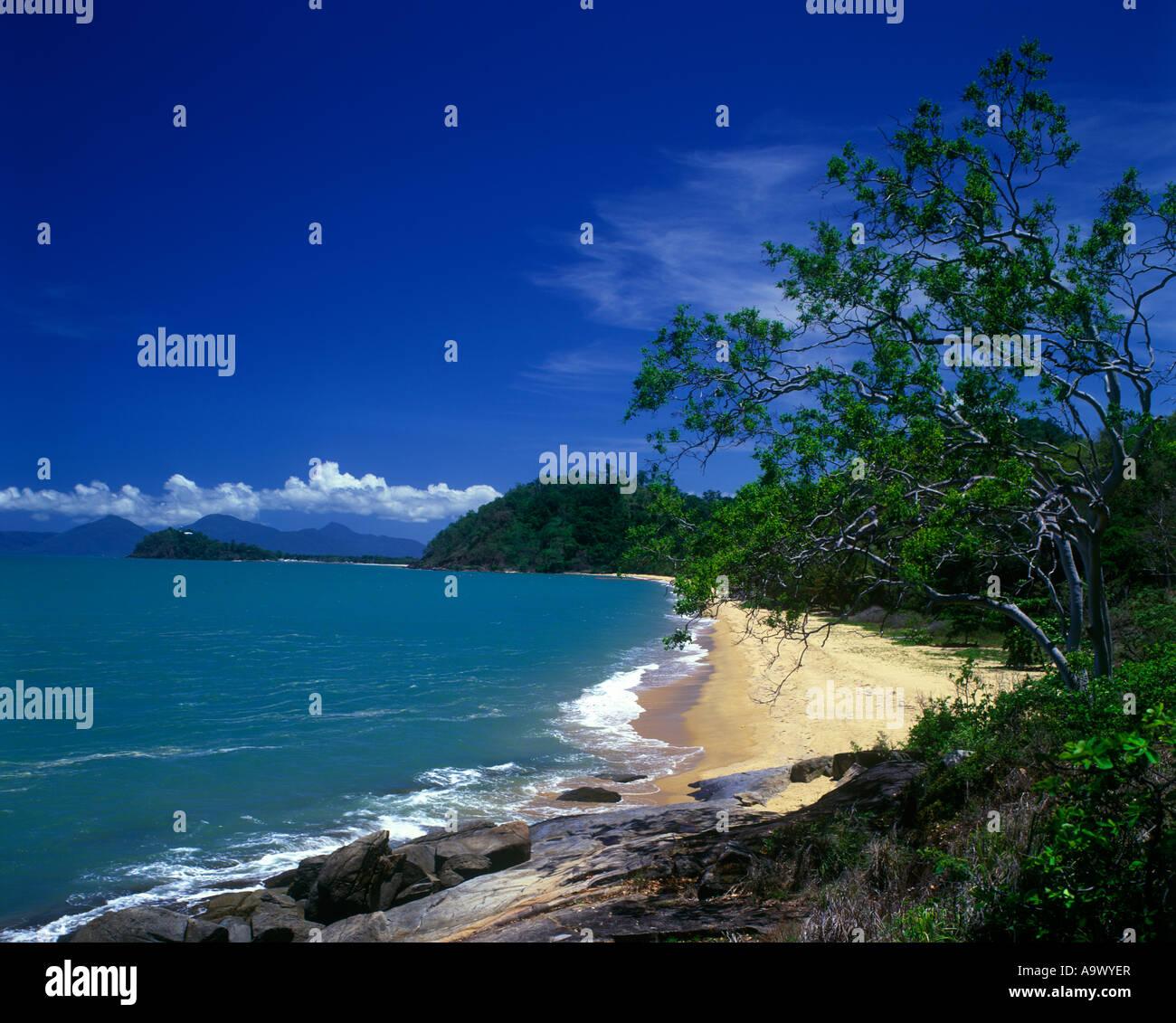 SCENIC TRINITY BEACH CAIRNS NORTH QUEENSLAND COASTLINE AUSTRALIA Stock ...
