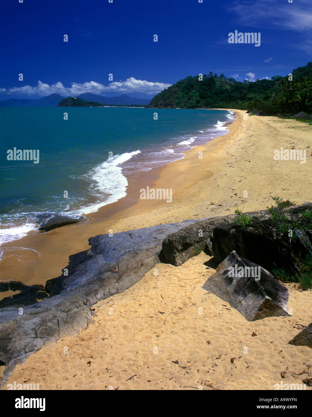 Trinity beach cairns hi-res stock photography and images - Alamy
