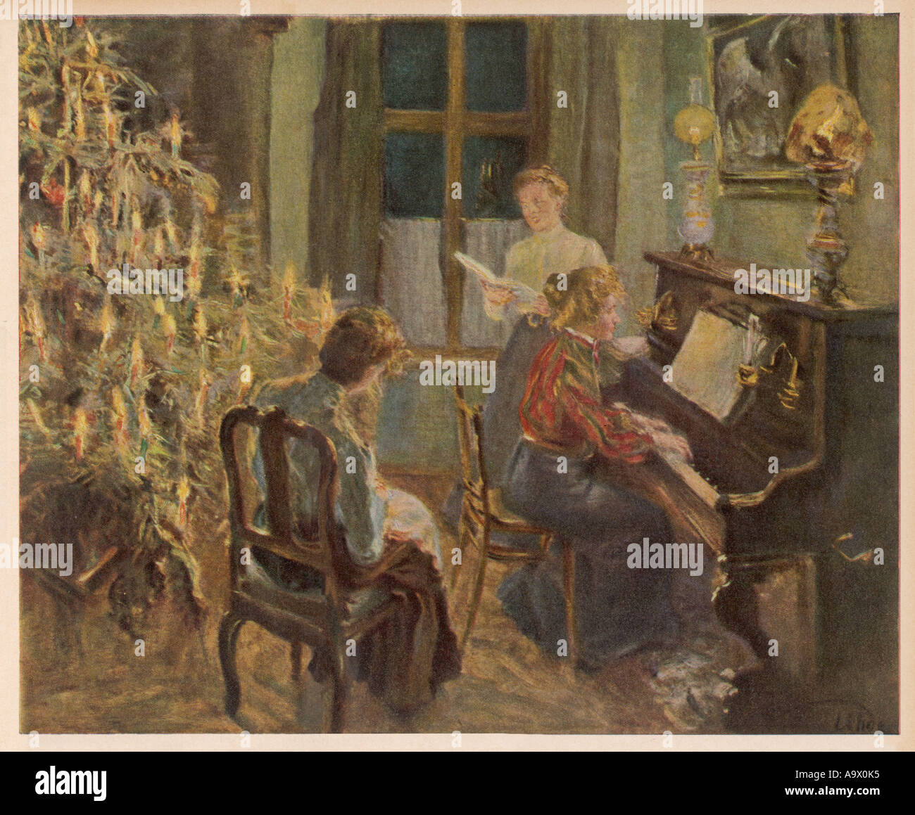 Singing carol carols hi-res stock photography and images - Alamy