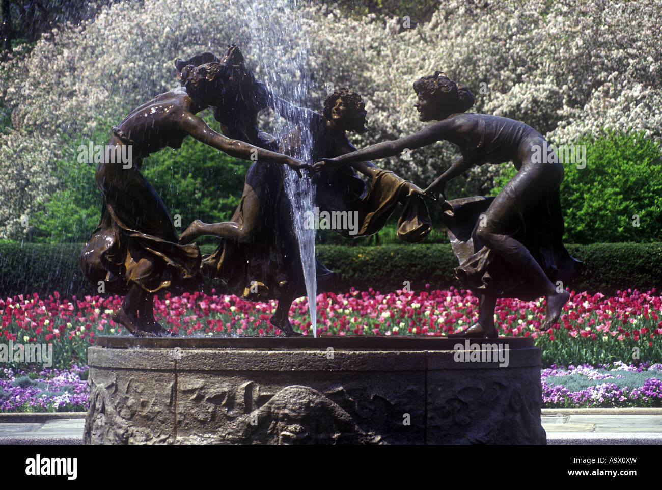 THREE DANCING MAIDENS (©WALTER SCHOTT 1947) UNTERMYER FOUNTAIN ...