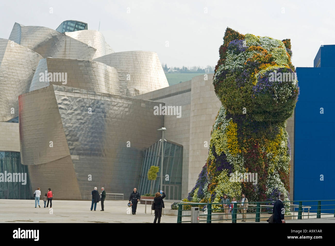 flower covered Puppy by Jeff Koons 1992 Guggenheim Museum Bilbao Basque ...