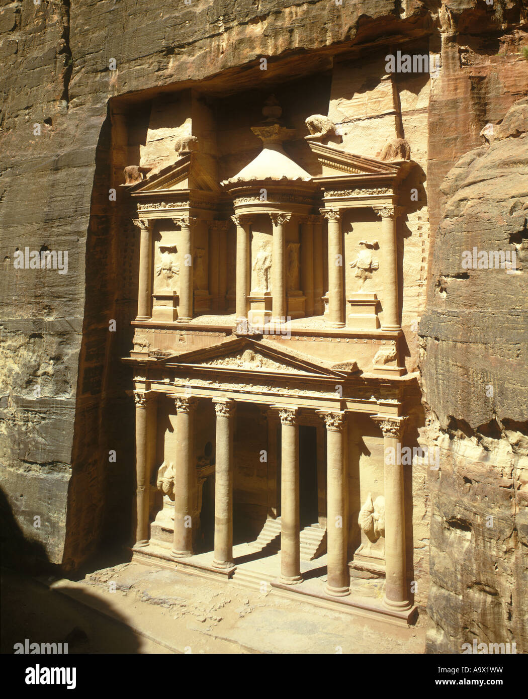 Al khaznah the treasury hi-res stock photography and images - Alamy