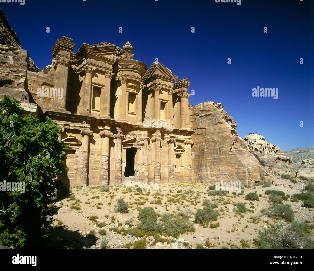 MONASTERY AL DEIR PETRA RUINS JORDAN Stock Photo - Alamy