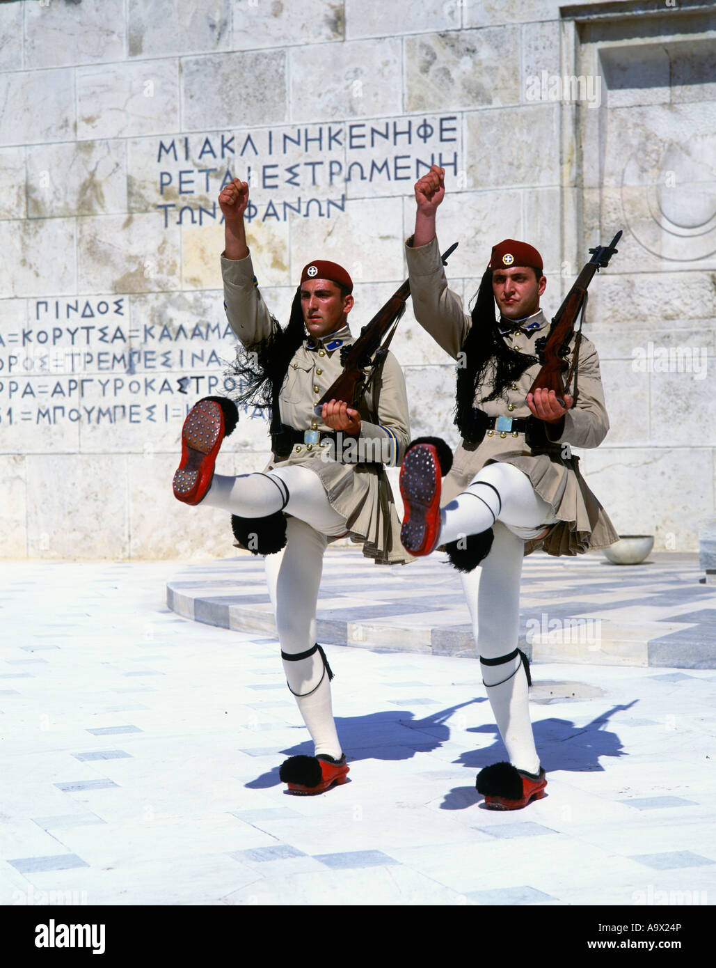 CHANGING OF THE EVZON HONOUR GUARD TOMB OF UNKNOWN SOLDIER ATHENS ...