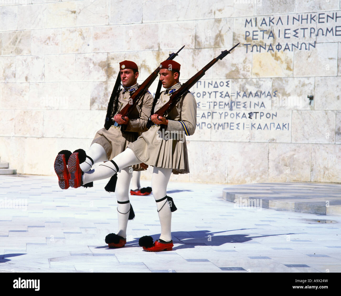 CHANGING OF THE EVZON HONOUR GUARD TOMB OF UNKNOWN SOLDIER ATHENS ...