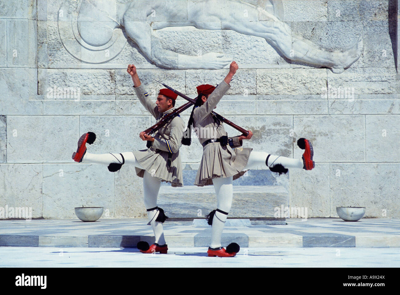 CHANGING OF THE EVZON HONOUR GUARD TOMB OF UNKNOWN SOLDIER ATHENS ...