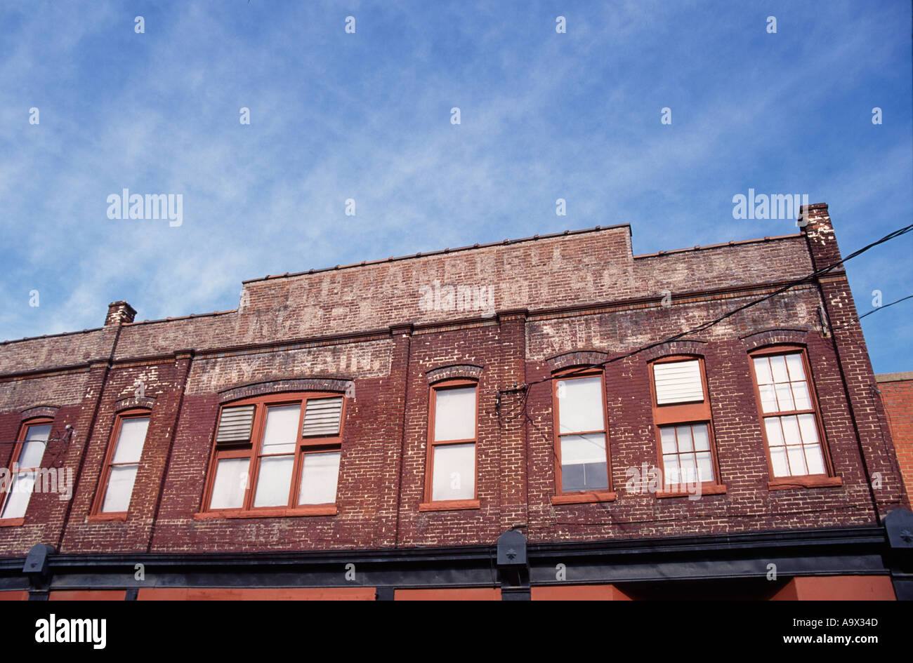 Sign painted on a building hi-res stock photography and images - Alamy