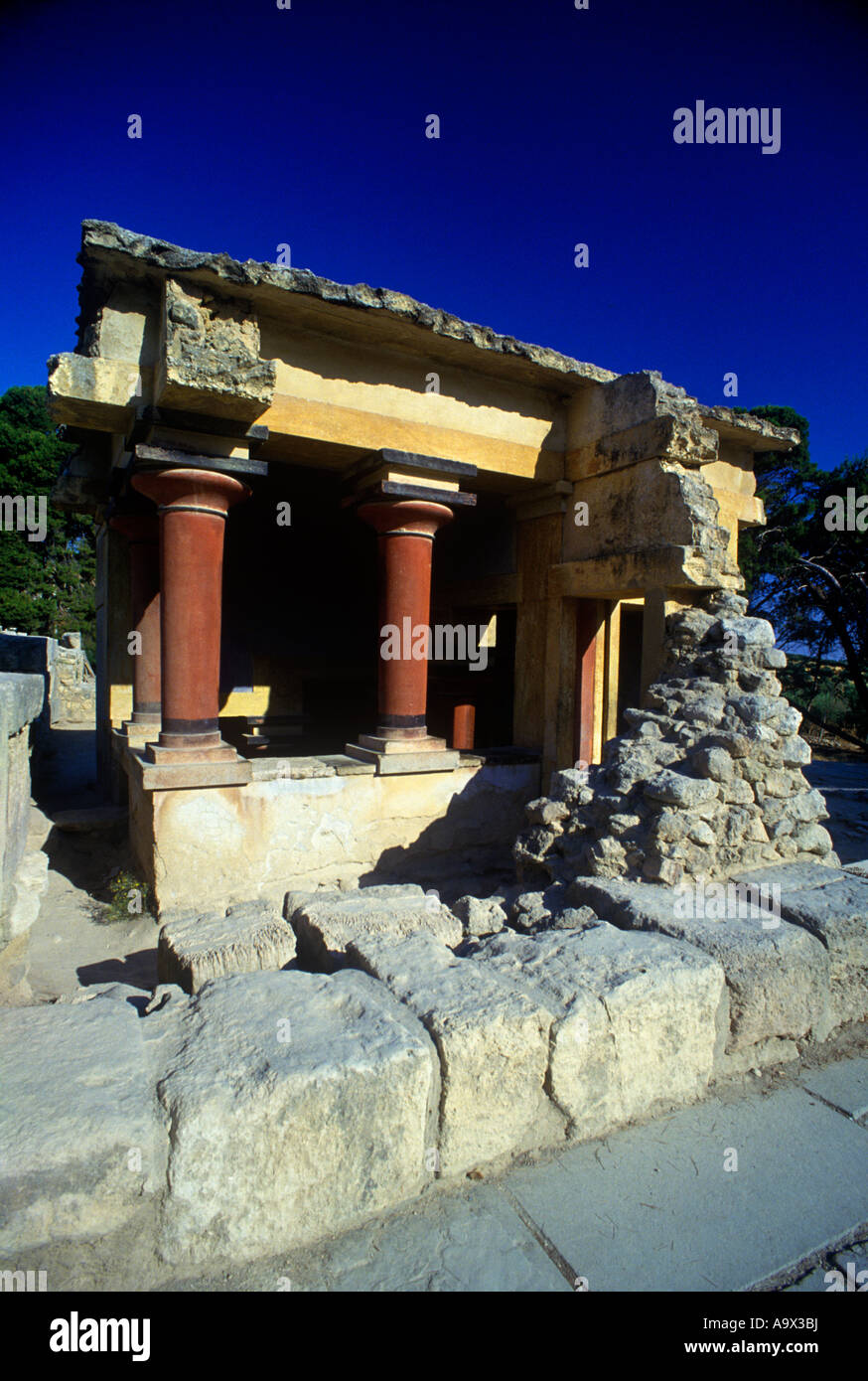 NORTH LUSTRAL BASIN MINOS ROYAL PALACE KNOSSOS RUINS CRETE GREECE Stock ...