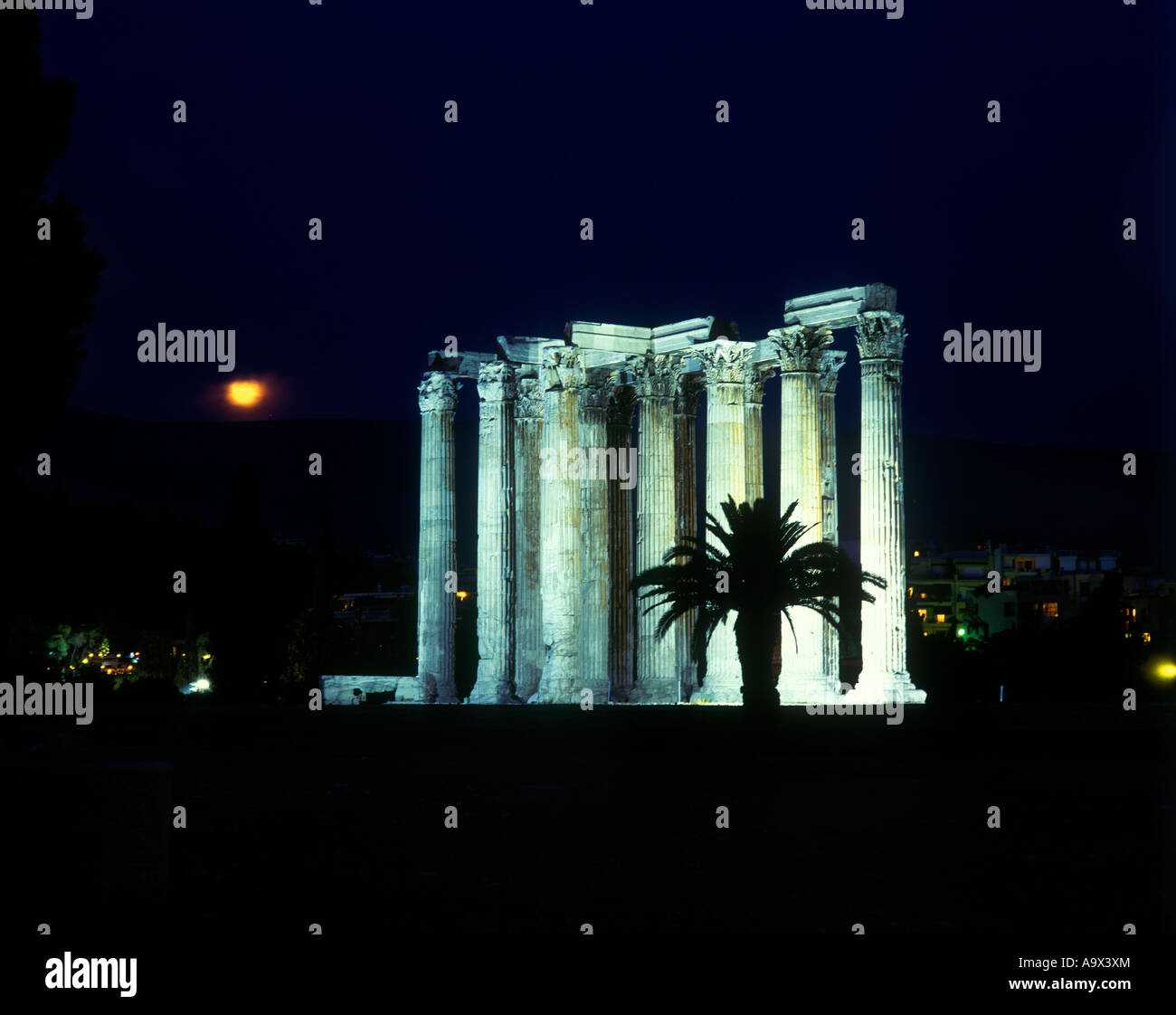 CORINTHIAN STYLE COLUMNS TEMPLE OF ZEUS OLYMPIOS RUINS ATHENS GREECE ...