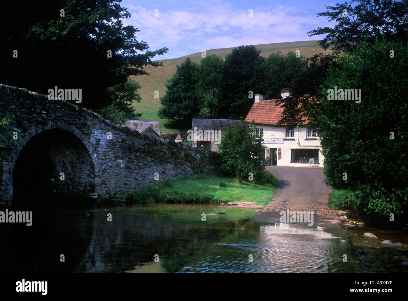 OLD STONE BRIDGE LORNA DOONE FARM MALSMEAD VILLAGE LYNTON DEVON ENGLAND ...