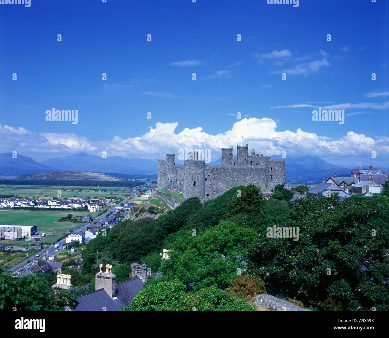 HARLECH CASTLE SNOWDONIA NATIONAL PARK GWYNEDD NORTH WALES UK Stock ...