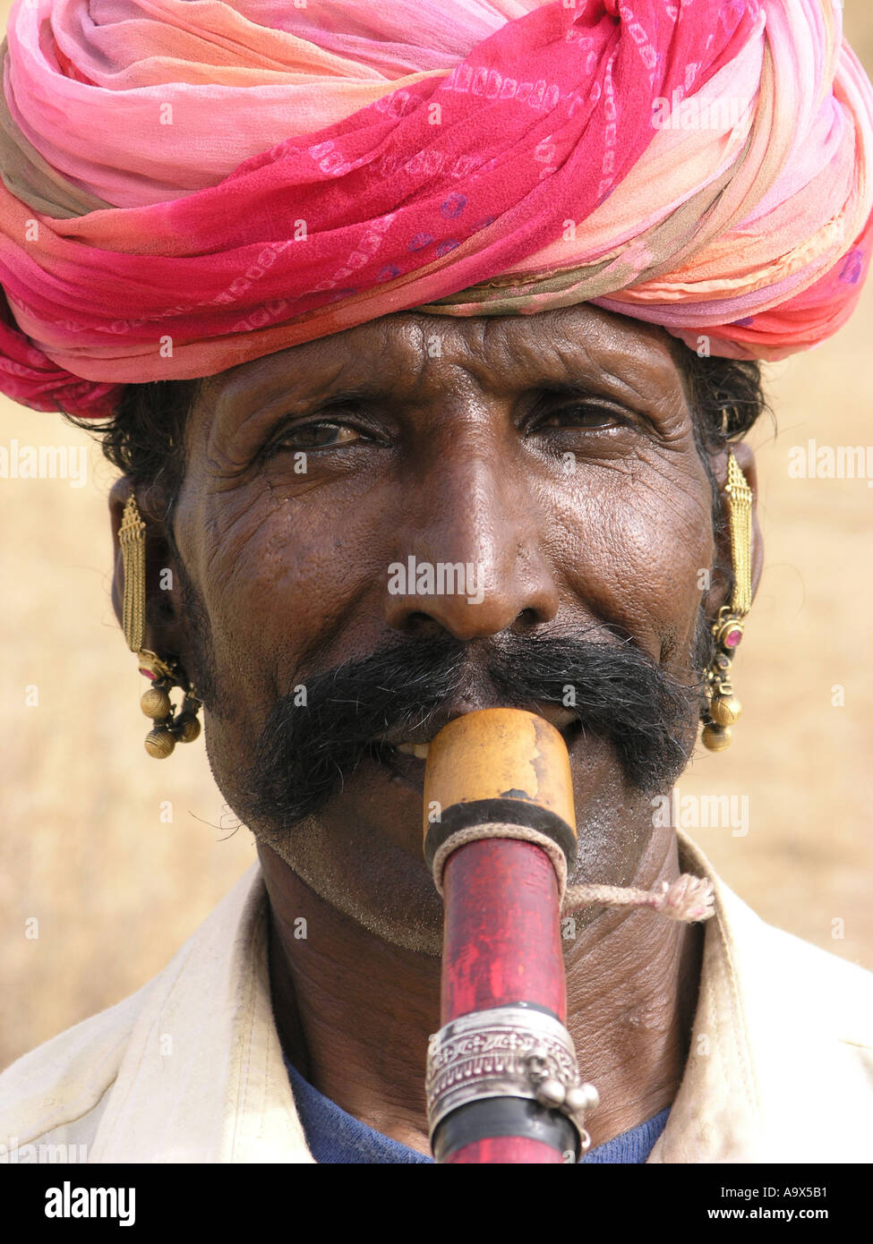 Indian chap hi-res stock photography and images - Alamy