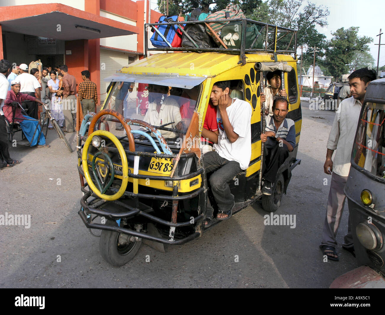 Crowded Rickshaw India Stock Photo - Alamy