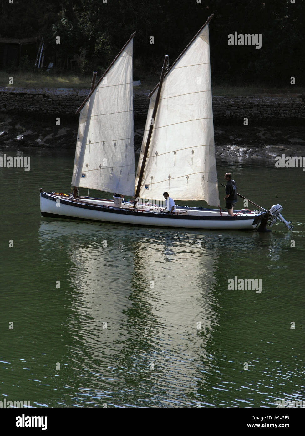 Crowded boat ramp hi-res stock photography and images - Alamy