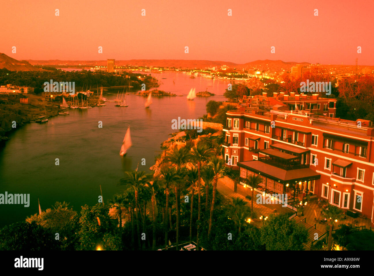 FELUCCAS OLD CATERACT HOTEL RIVER NILE ASWAN EGYPT Stock Photo - Alamy