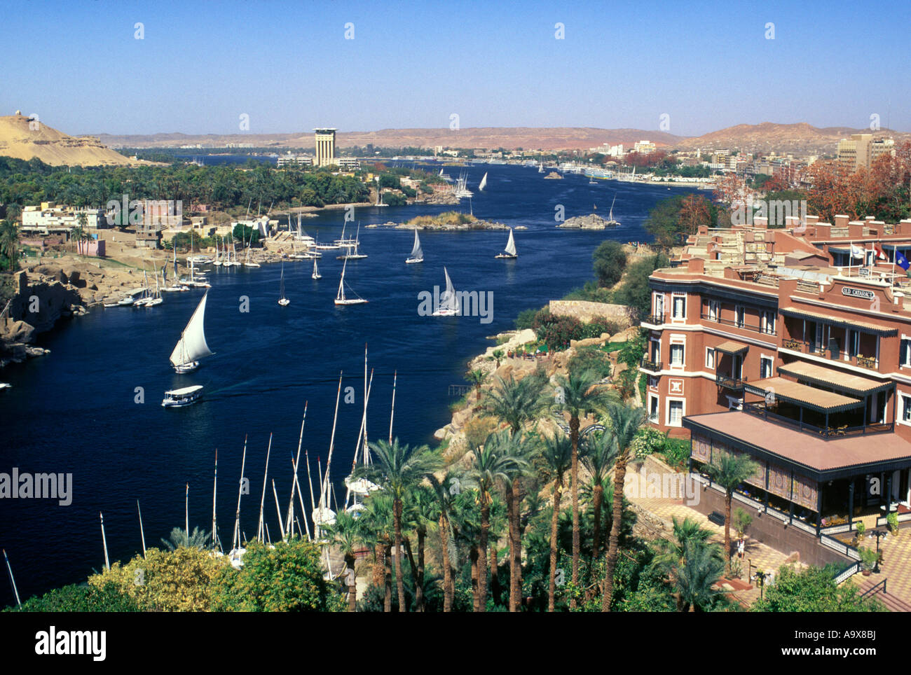 FELUCCAS OLD CATERACT HOTEL RIVER NILE ASWAN EGYPT Stock Photo - Alamy
