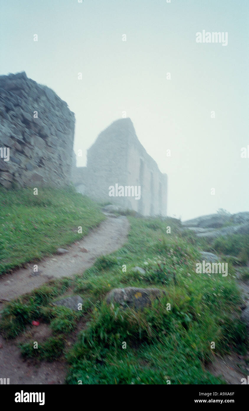 The road to the old castle Stock Photo - Alamy