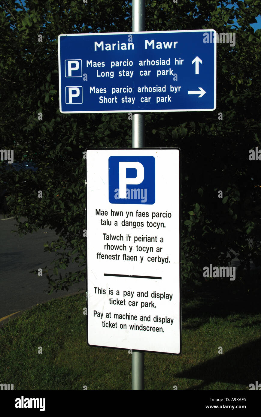 Dolgellau pay and display car park sign with multilingual instructions ...