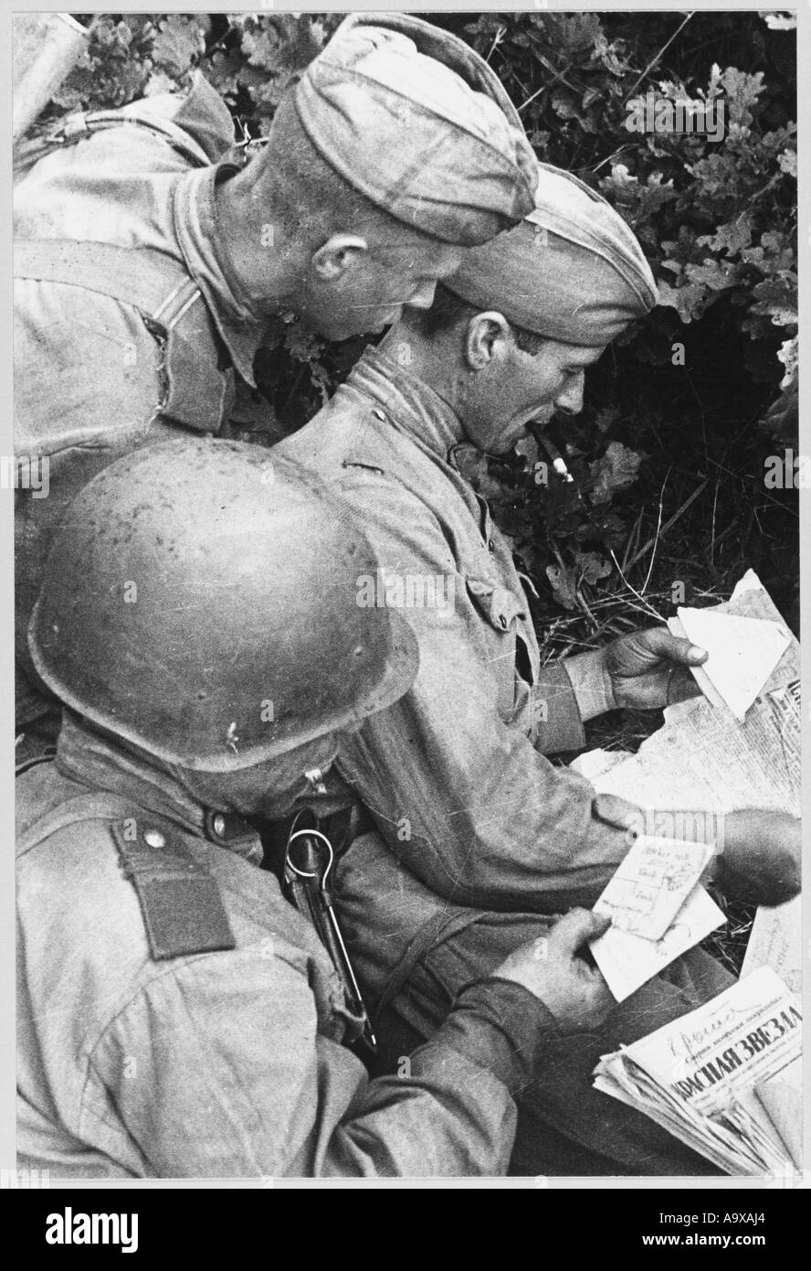 Soviet soldiers 1945 hi-res stock photography and images - Alamy