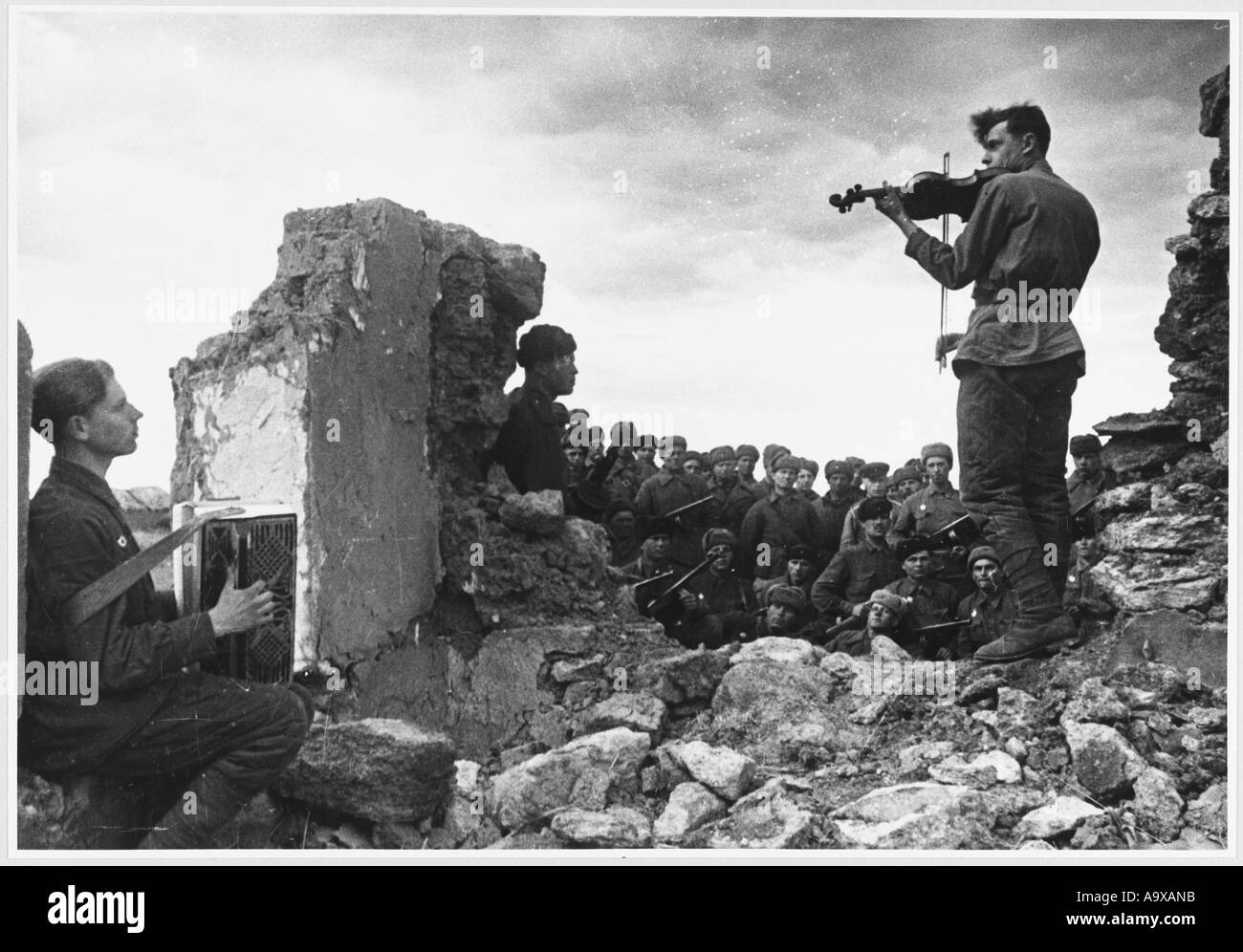 Soviet soldiers 1945 hi-res stock photography and images - Alamy