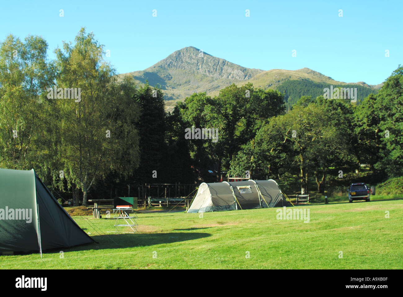 Beddgelert camp site with tents and mountain beyond Stock Photo - Alamy