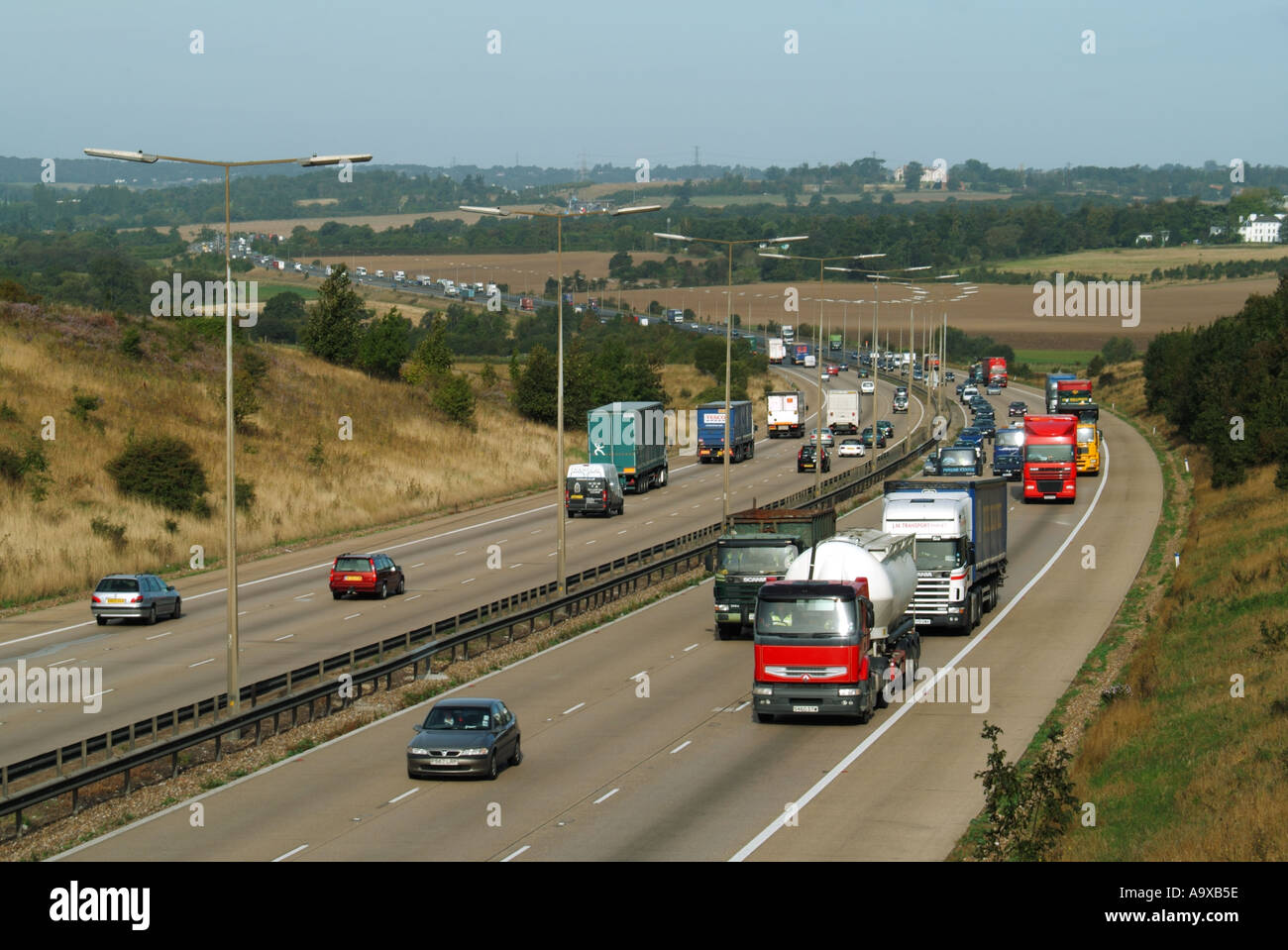 M25 traffic in daylight hi-res stock photography and images - Alamy