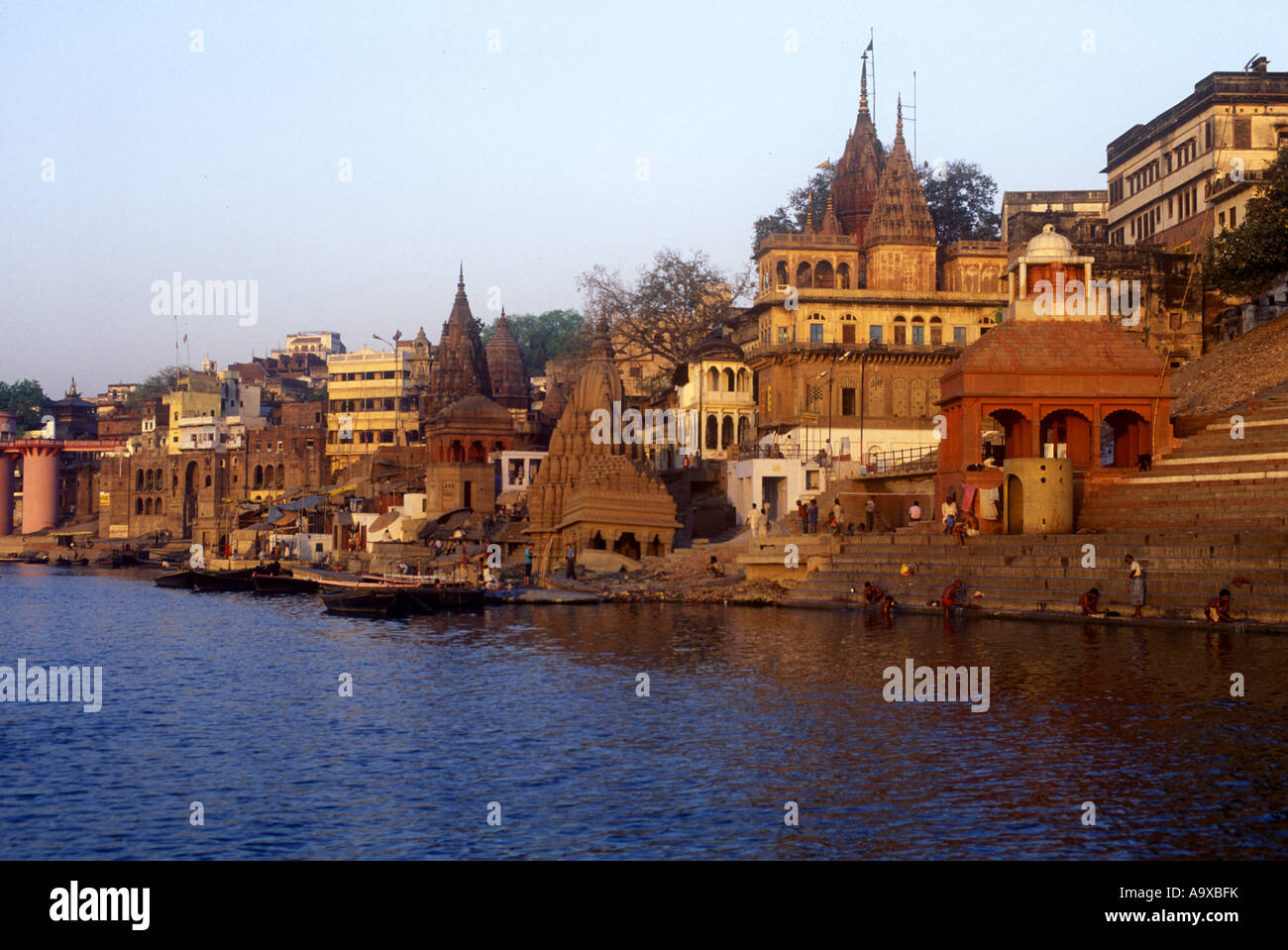 SCINDIA GHAT RIVER GANGES VARANASI UTAR PRADESH INDIA Stock Photo - Alamy