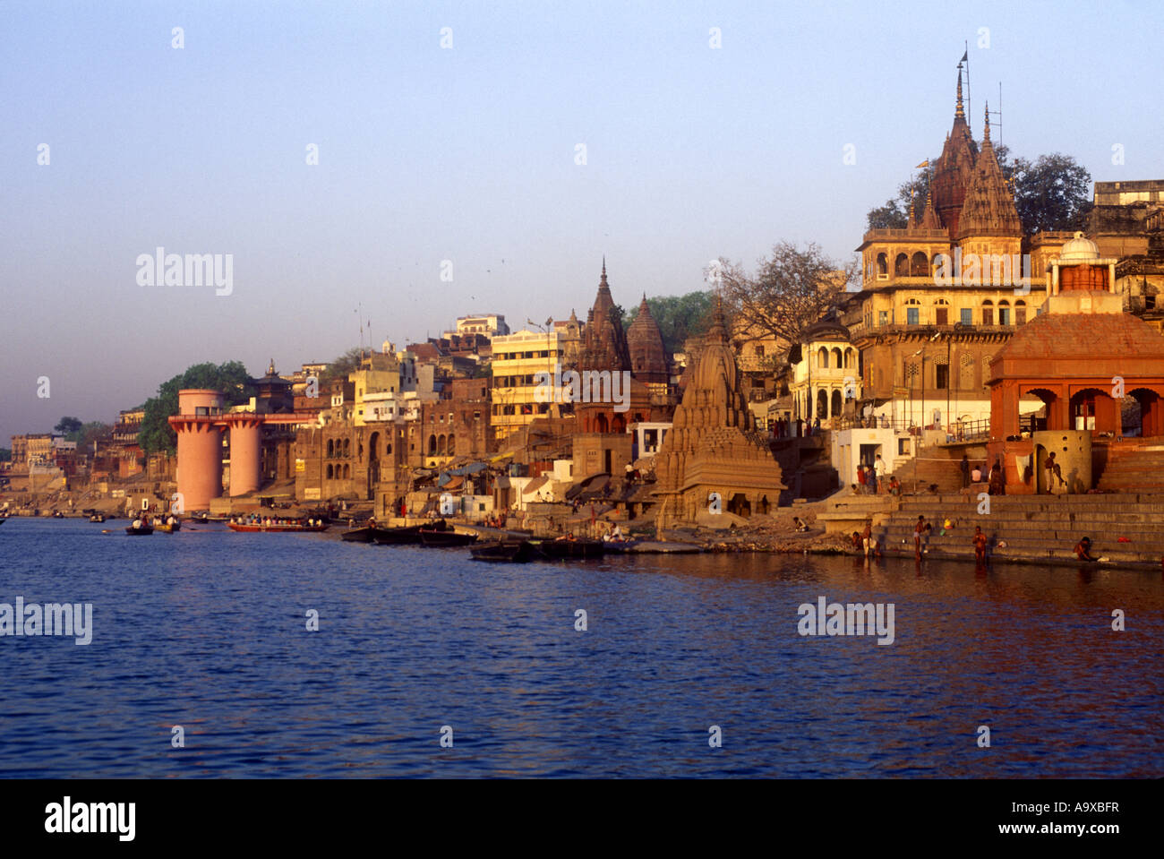 SCINDIA GHAT RIVER GANGES VARANASI UTAR PRADESH INDIA Stock Photo - Alamy