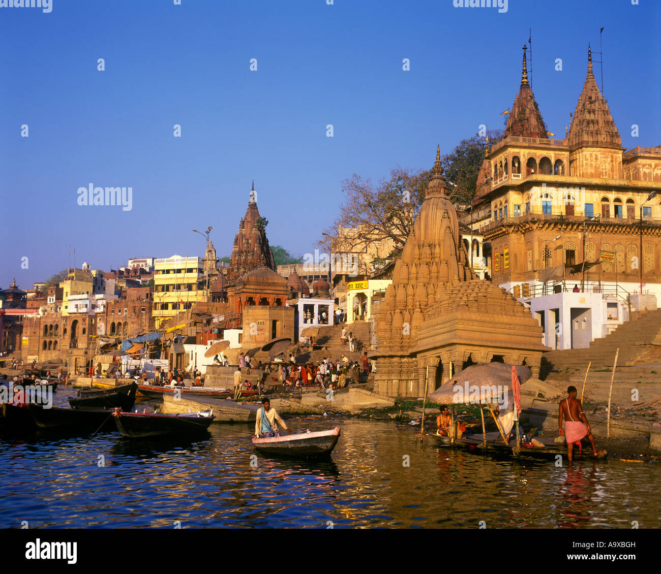 SCINDIA GHAT RIVER GANGES VARANASI UTAR PRADESH INDIA Stock Photo - Alamy