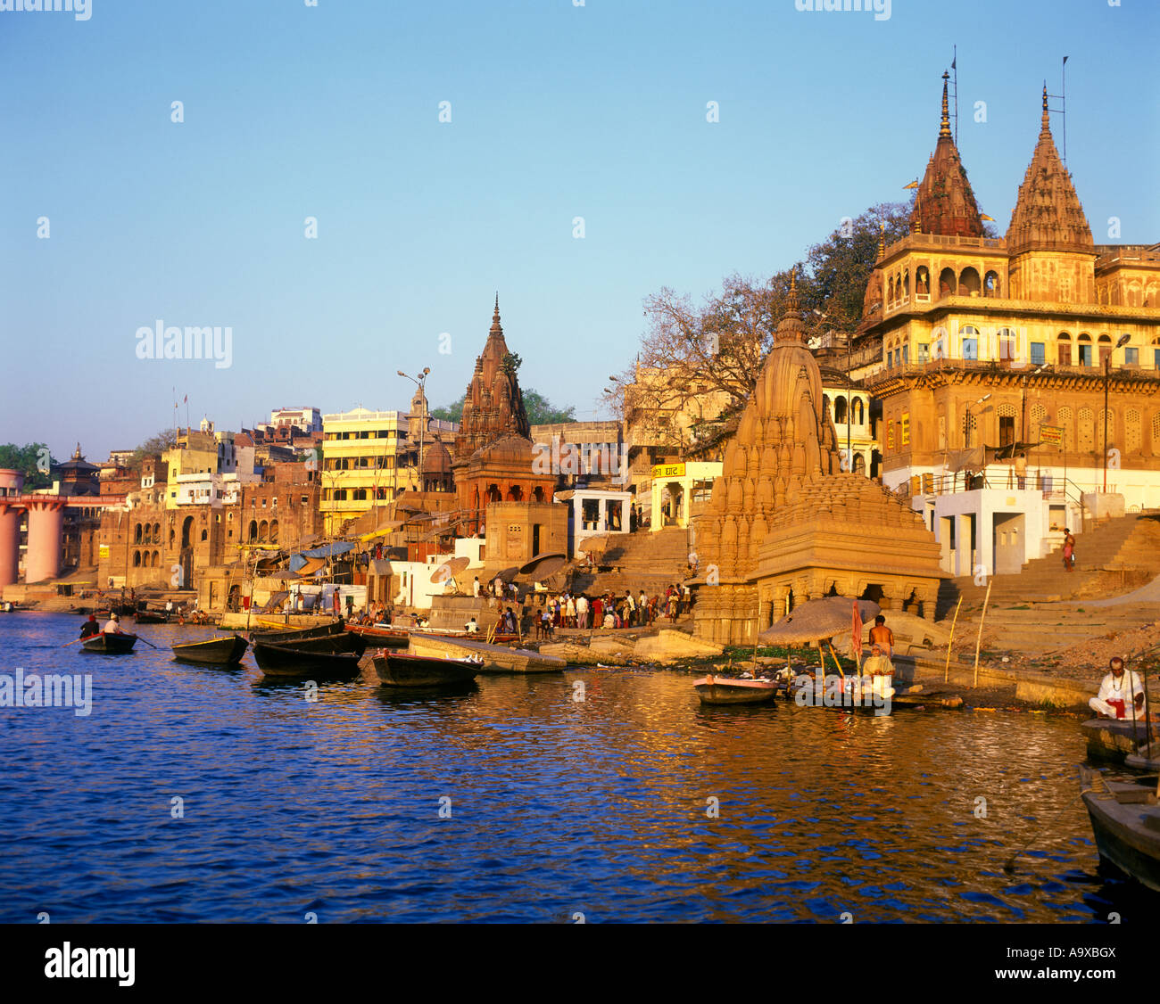 SCINDIA GHAT RIVER GANGES VARANASI UTAR PRADESH INDIA Stock Photo - Alamy