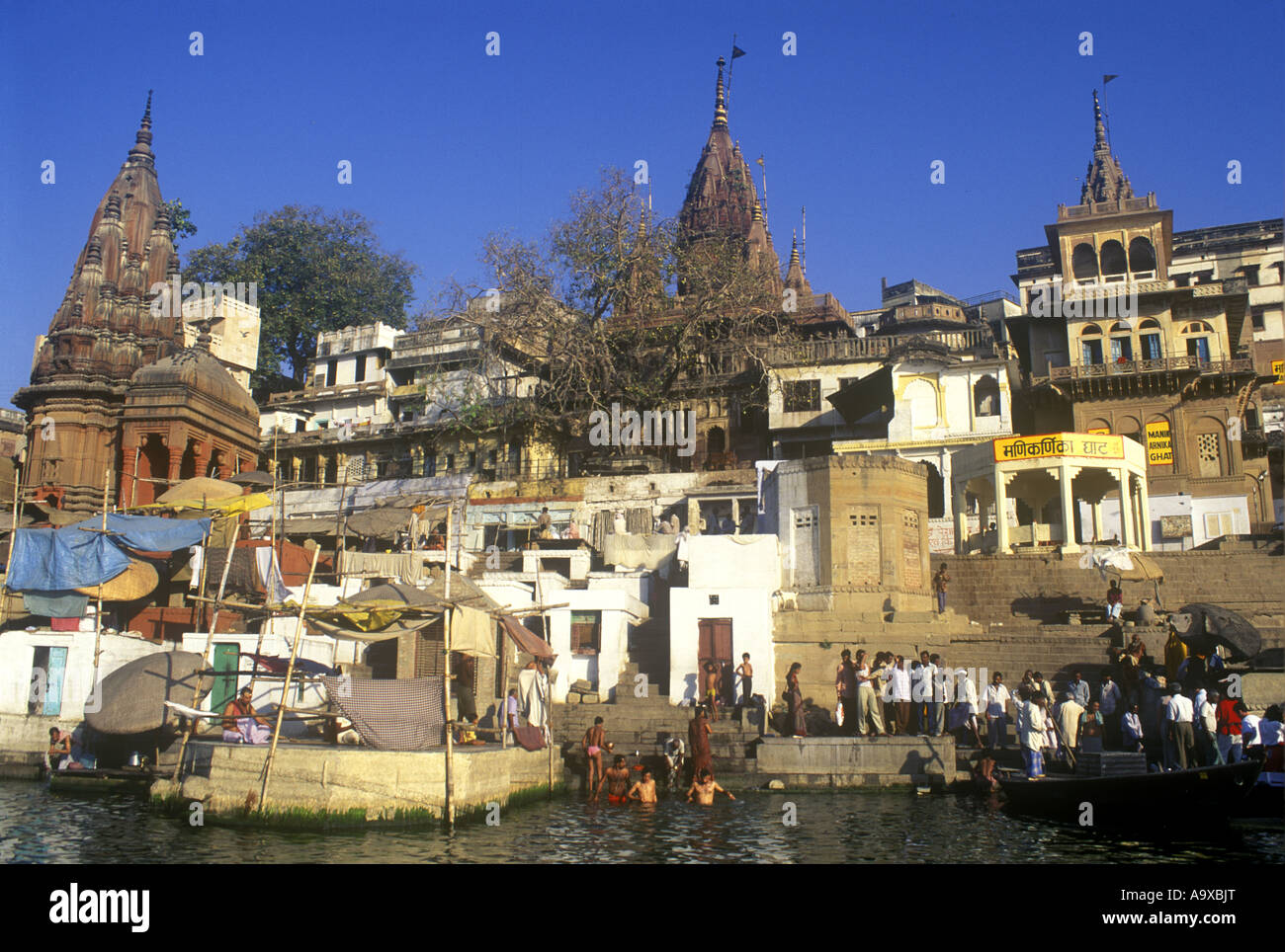 SCINDIA GHAT RIVER GANGES VARANASI UTAR PRADESH INDIA Stock Photo - Alamy