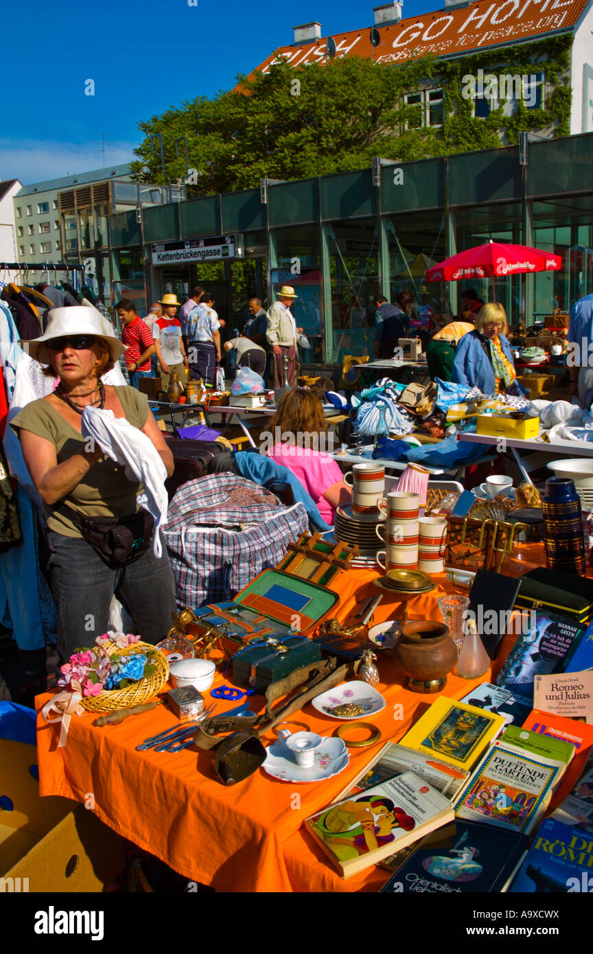Alt Wiener flohmarkt market at Kettenbrückengasse metro station Vienna ...
