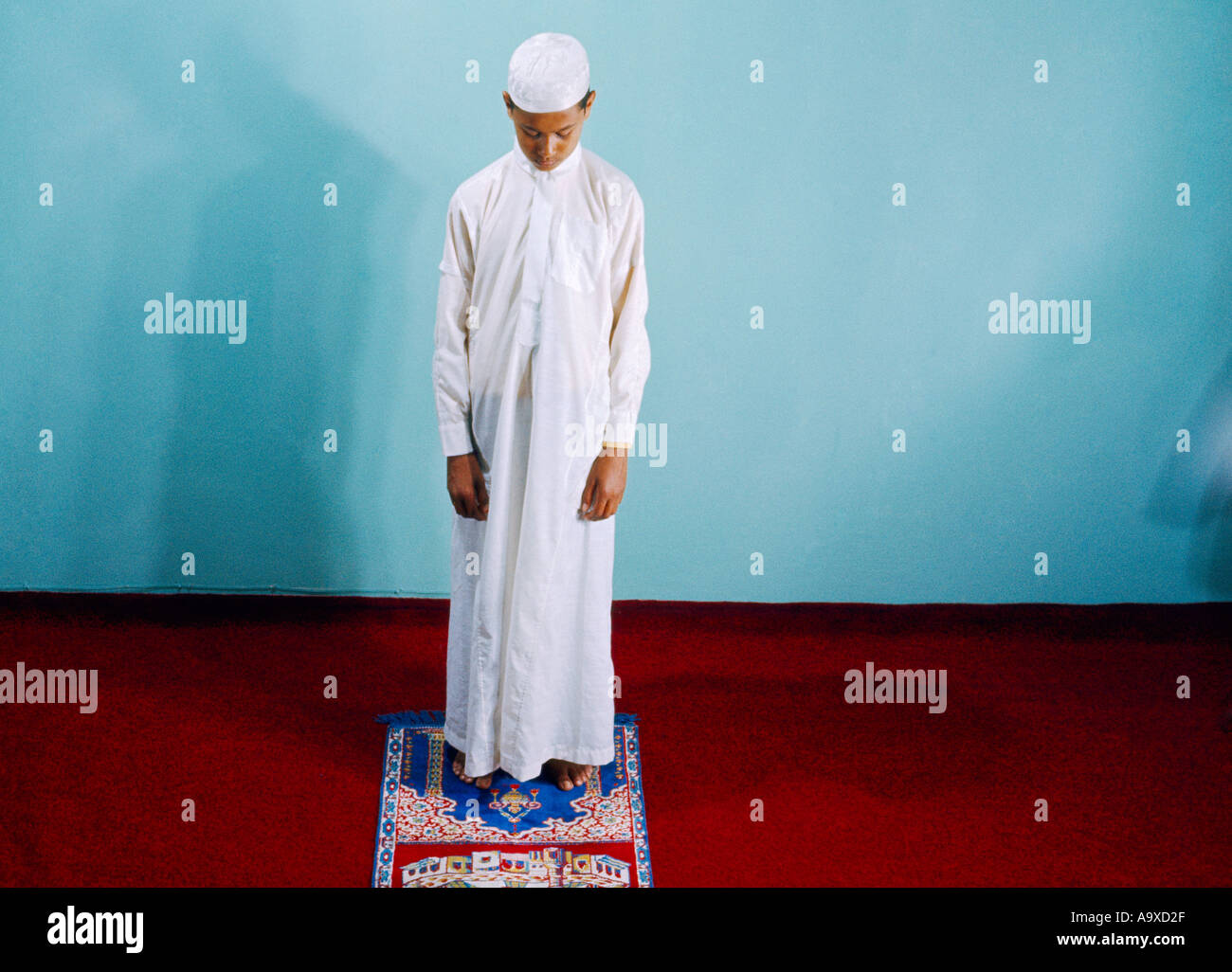 Saudi arabian boy hi-res stock photography and images - Alamy
