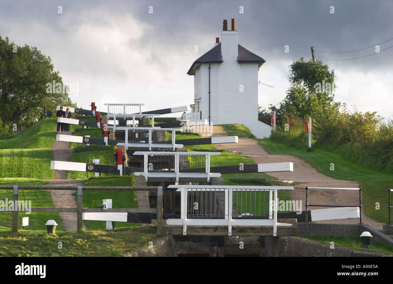 Lock keeper cottage uk hi-res stock photography and images - Alamy