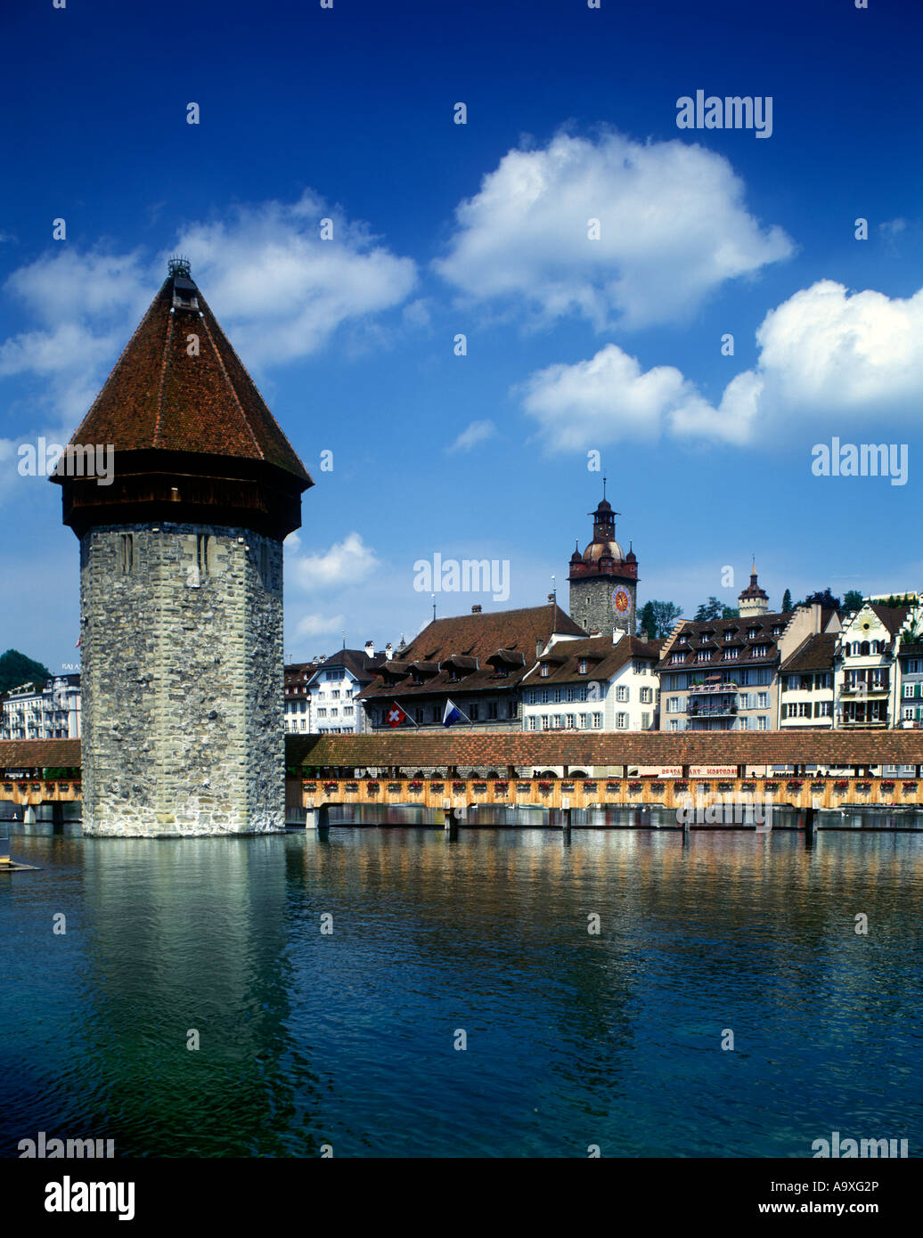 CHAPEL BRIDGE WATER TOWER LUCERNE SWITZERLAND Stock Photo - Alamy