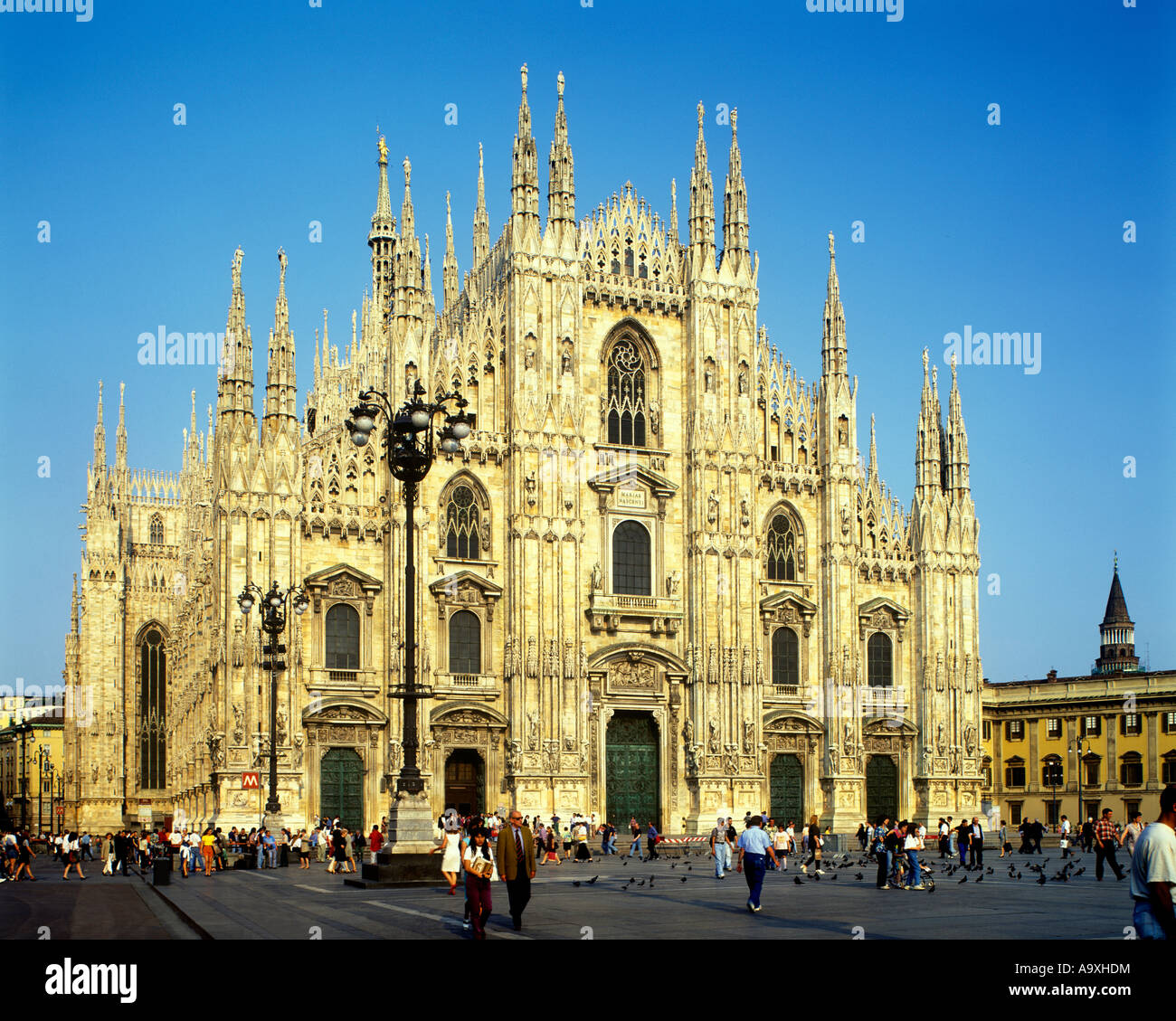 WEST FRONT DUOMO PIAZZA DI DUOMO MILAN ITALY Stock Photo - Alamy