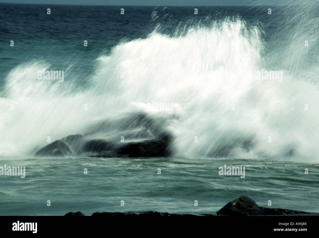 Storm waves breaking america hi-res stock photography and images - Alamy