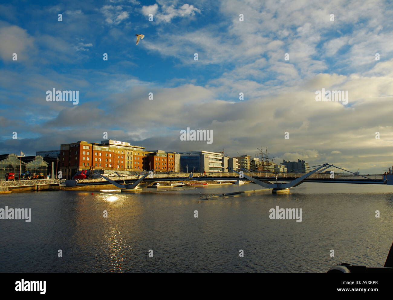 Ha'Penny Bridge, Liffey River, Dublin, Ireland Stock Photo - Alamy