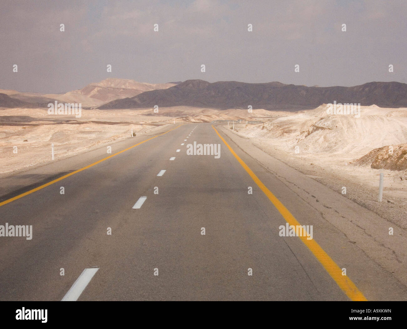 Empty desert road hi-res stock photography and images - Alamy
