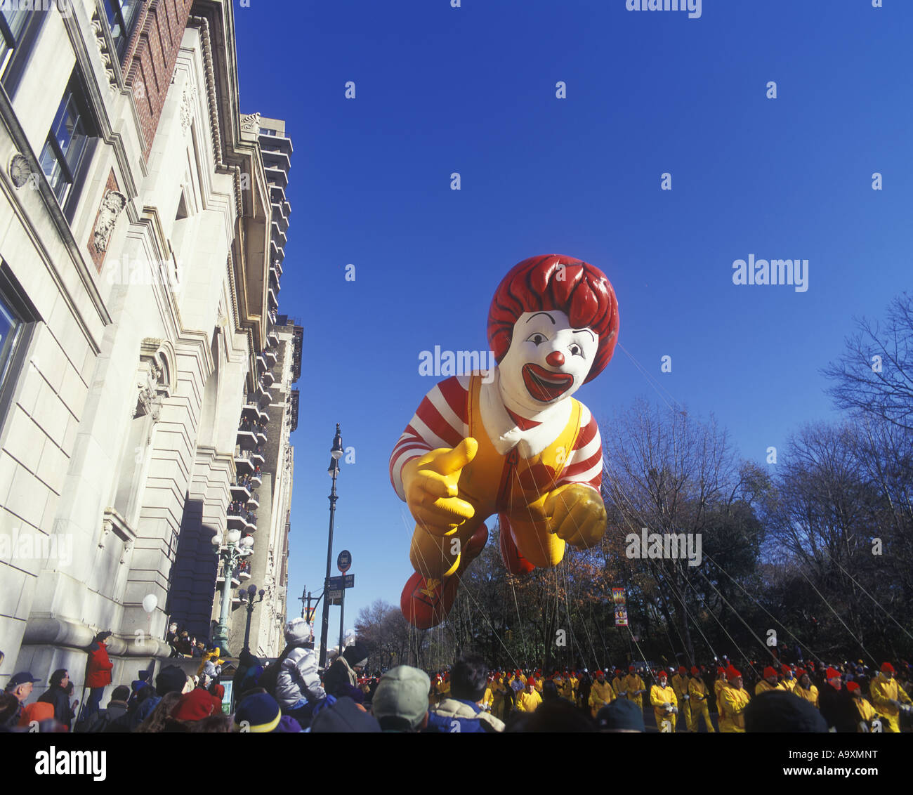 RONALD MC DONALD BALLOON (©MC DONALD'S CORP 1963) MACY THANKSGIVING DAY ...