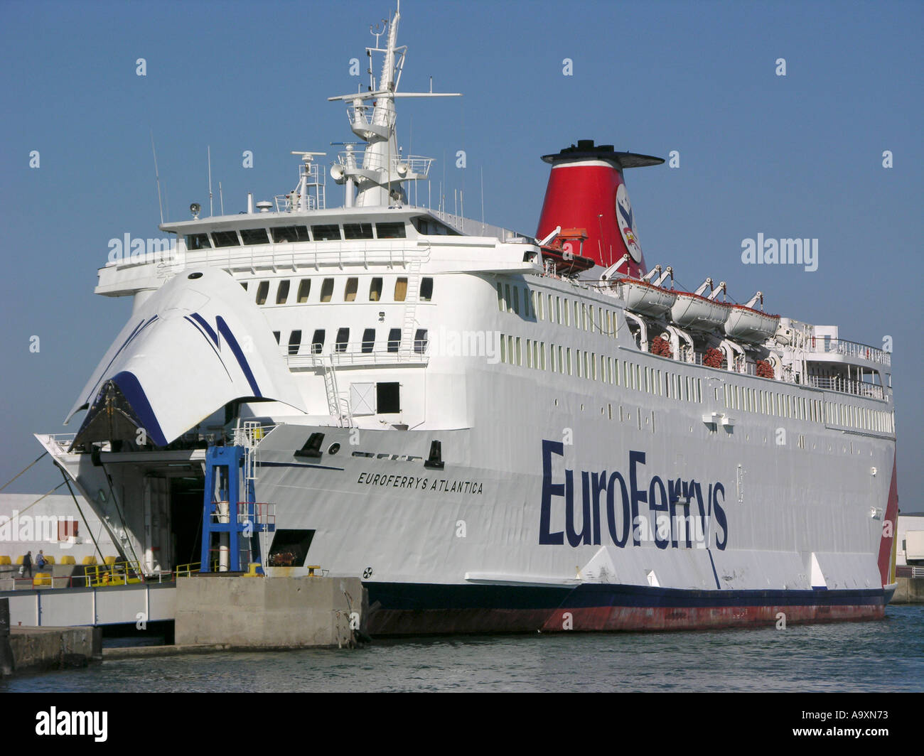 Embarkment process hi-res stock photography and images - Alamy