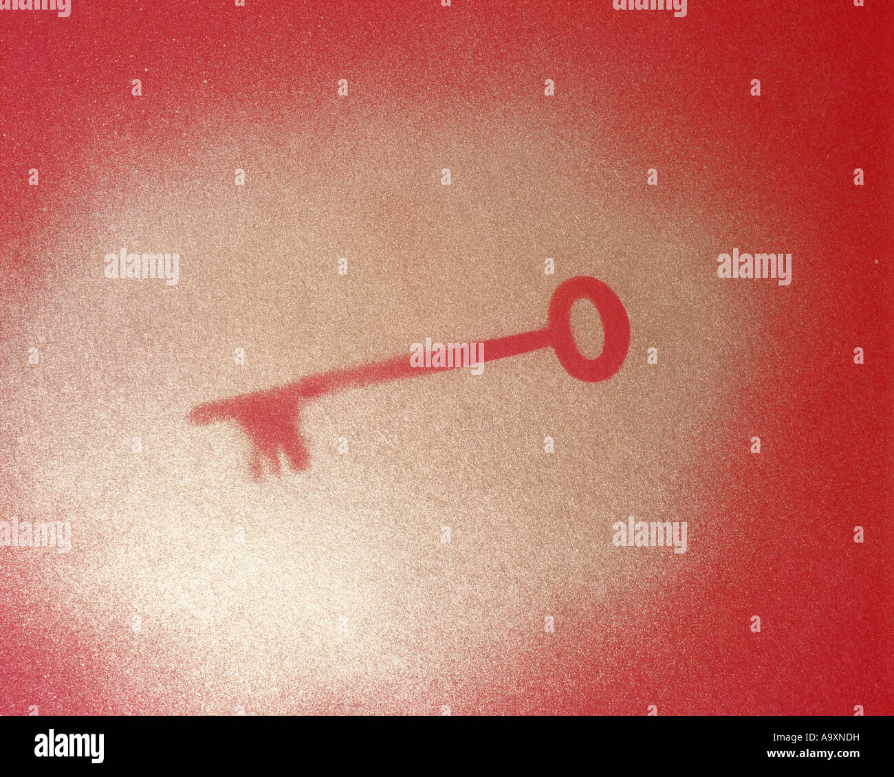 GOLD OUTLINE OF KEY ON RED GOLDEN BACKGROUND Stock Photo - Alamy