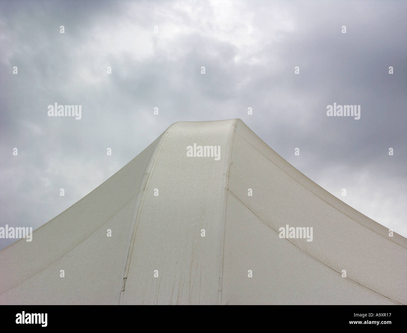 White marquee people hi-res stock photography and images - Alamy