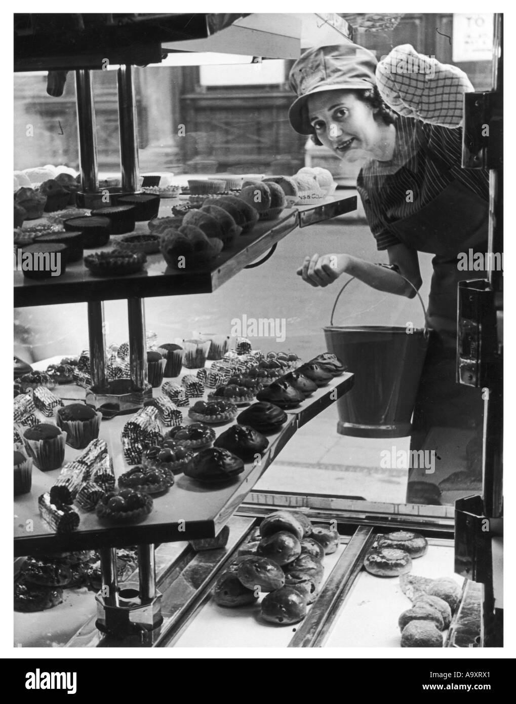 1940s shop window hi-res stock photography and images - Alamy
