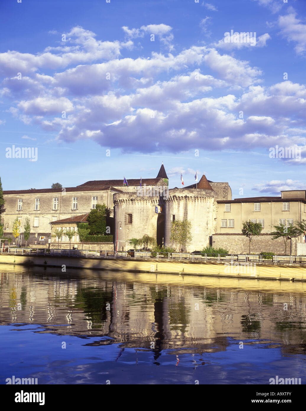 CHATEAU COGNAC RIVER CHARENTE COGNAC CHARENTE FRANCE Stock Photo - Alamy