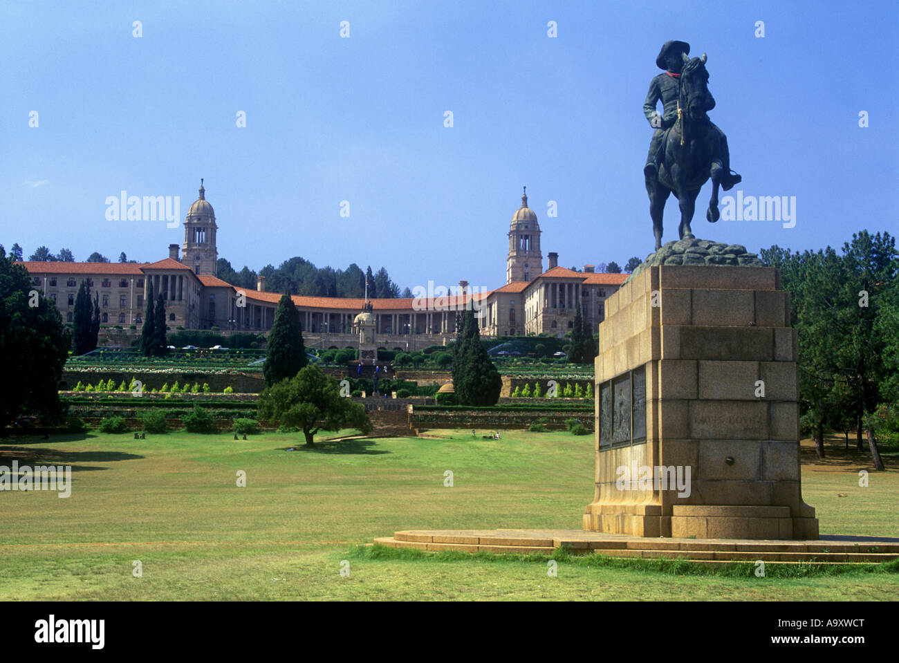 LOUIS BOTHA STATUE UNION BUILDINGS GARDENS (©HERBERT BAKER 1909 ...