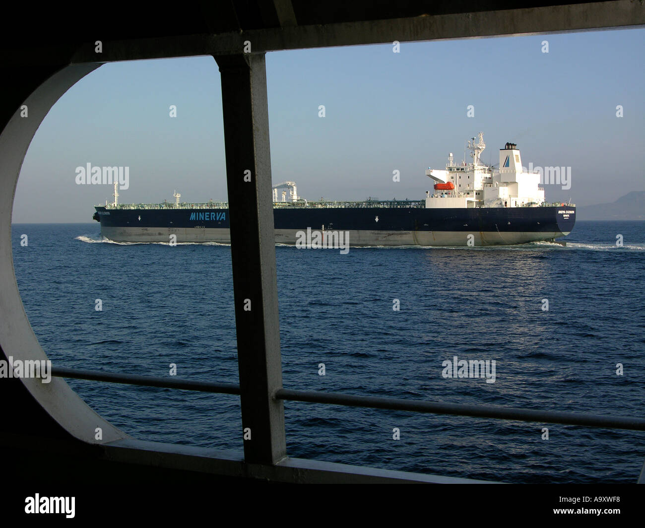 One ship hi-res stock photography and images - Alamy