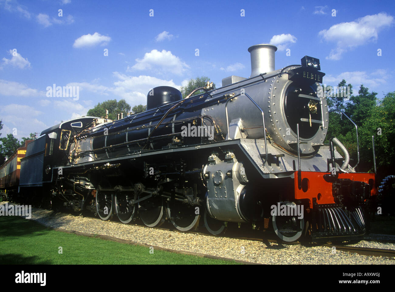 ENGINE 3345 SOUTH AFRICAN RAILWAYS LOCOMOTIVE TRAIN GOLD REEF CITY ...
