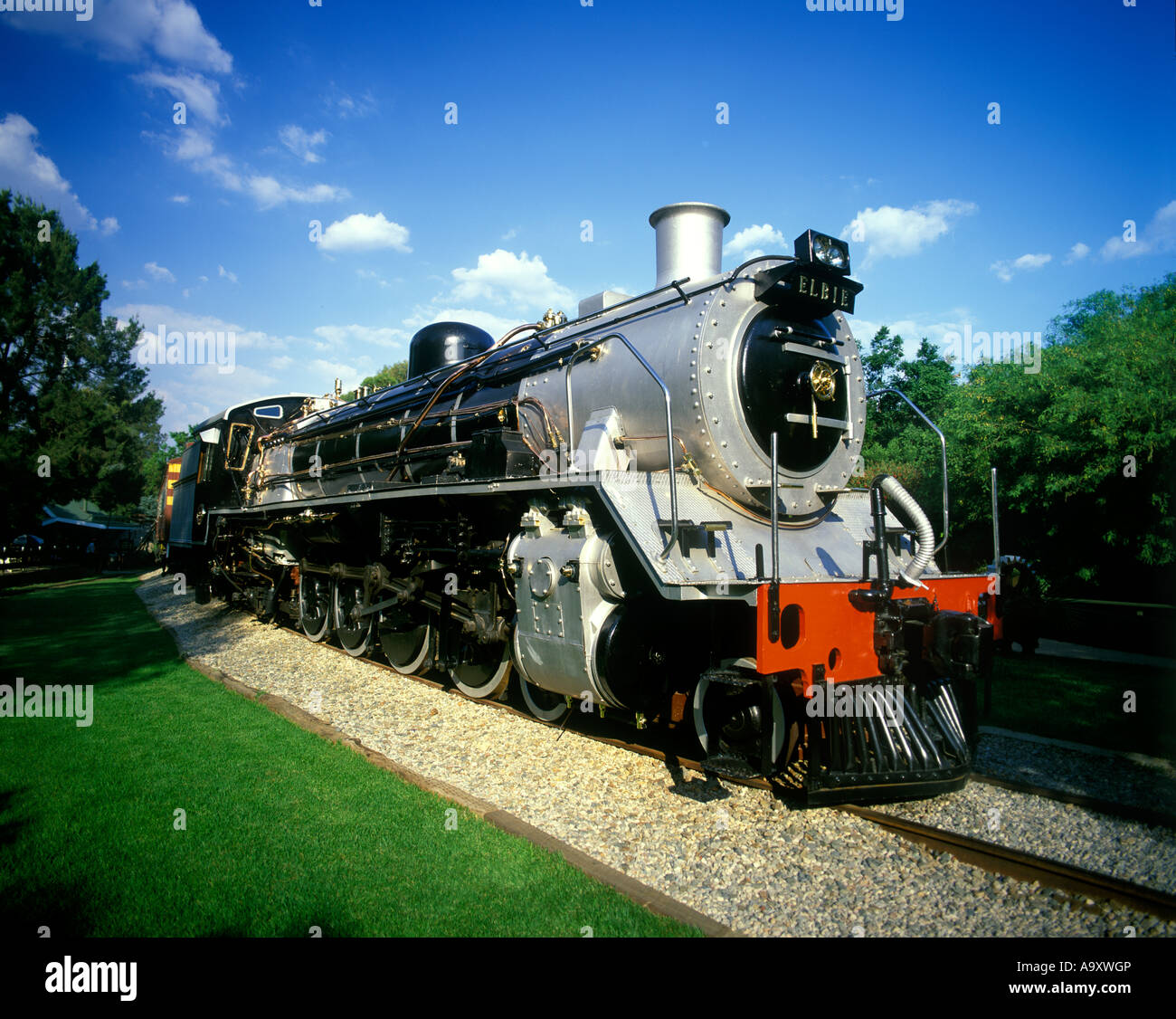 ENGINE 3345 SOUTH AFRICAN RAILWAYS LOCOMOTIVE TRAIN GOLD REEF CITY ...