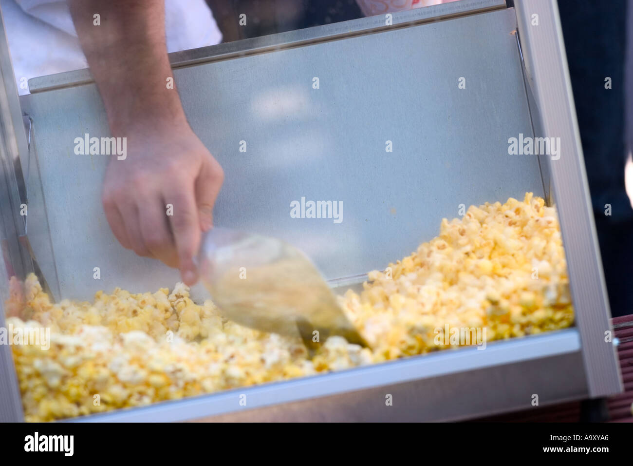 Man serving popcorn from a popcorn machine Stock Photo - Alamy